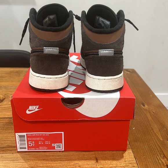 Jordan | Shoes | Air Jordan Chocolates In Mint Condition Only Worn A ...